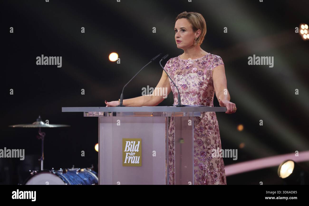 19 November 2025, Hamburg: Julia Becker, publisher, stands on stage ...