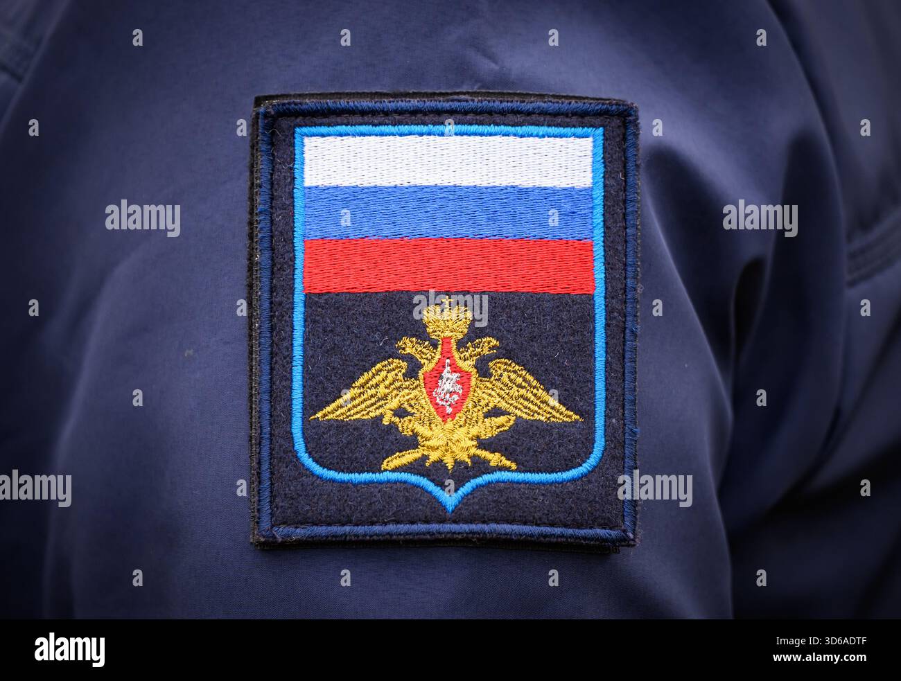 14 November 2025, Brandenburg, Lebus: A Russian soldier wears the flag ...