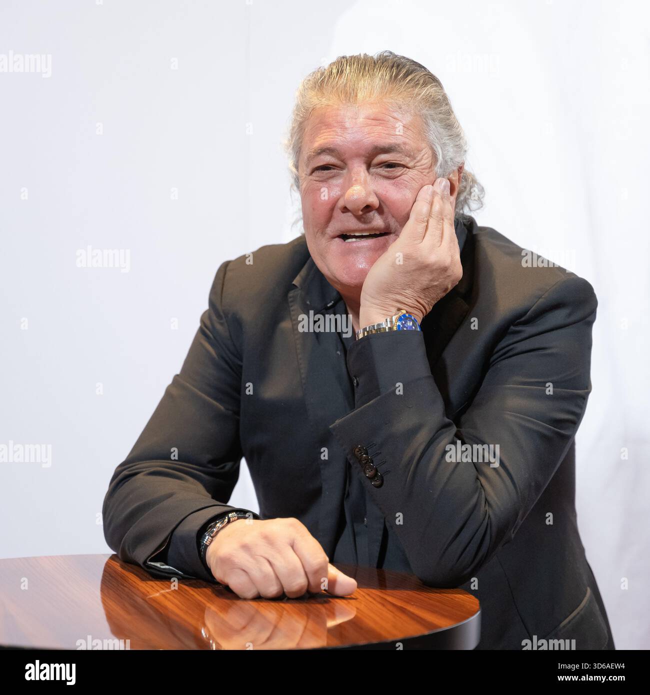 Singer Francisco seen during the presentation of the album "De cobardes ...