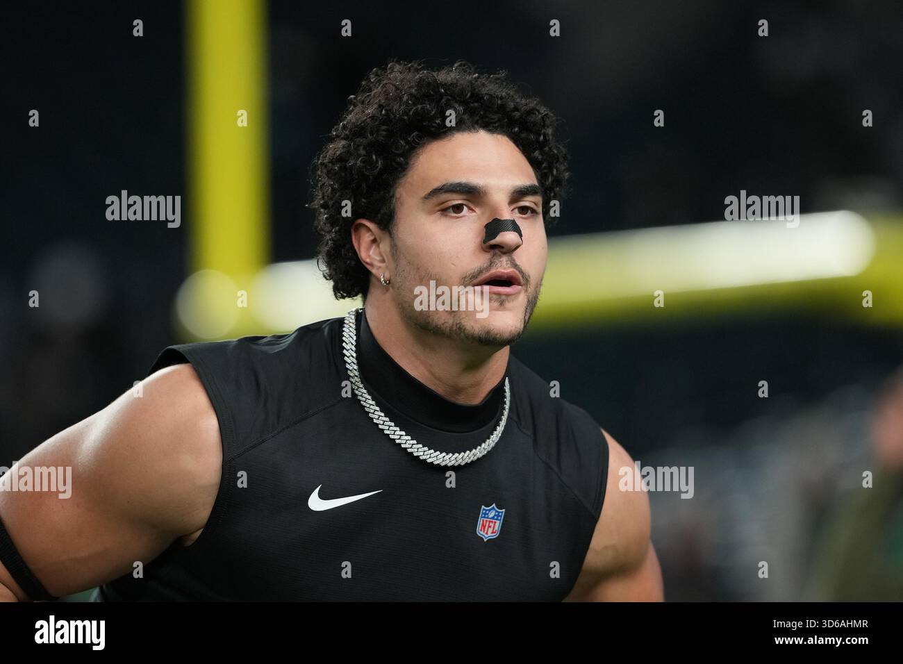 Philadelphia Eagles' Jaelan Phillips warms up before an NFL football ...