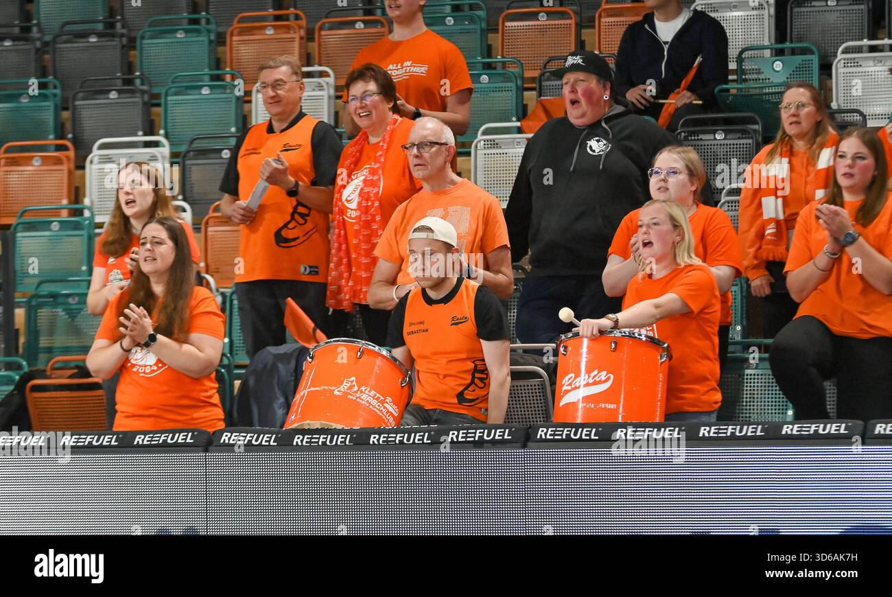 RASTA Vechta, Fans [supporters] RASTA Vechta vs. Dinamo BDS Sassari ...