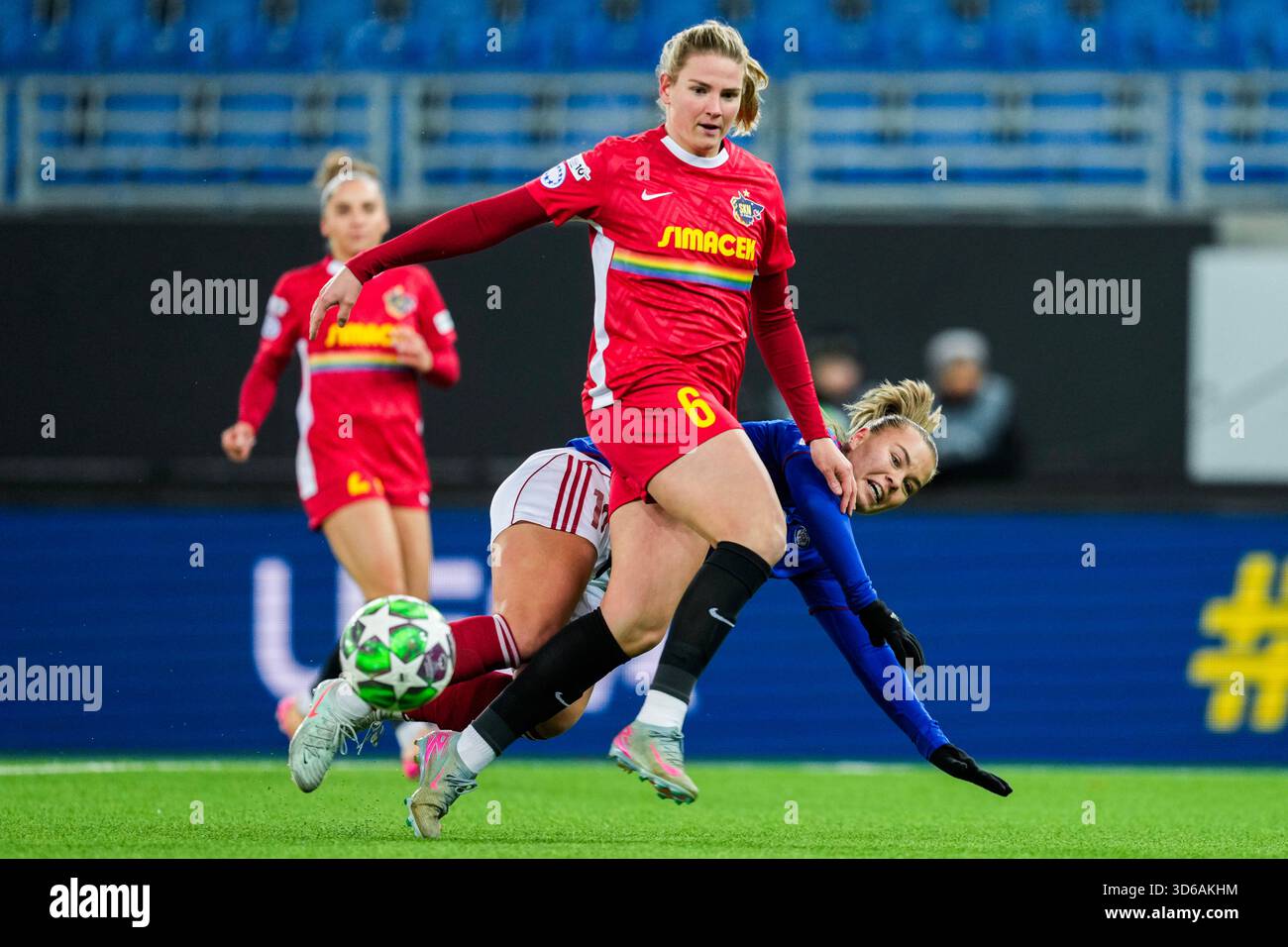 Oslo 20251119. St. Pölten's Lisa Ebert and Vålerenga's Olaug Tvedten ...