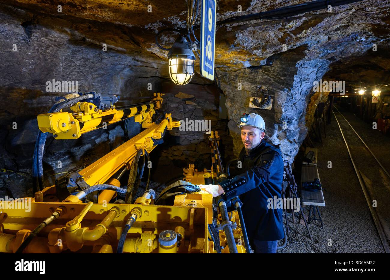 PRODUCTION - 14 November 2025, Saxony, Annaberg-Buchholz: Gunnar ...