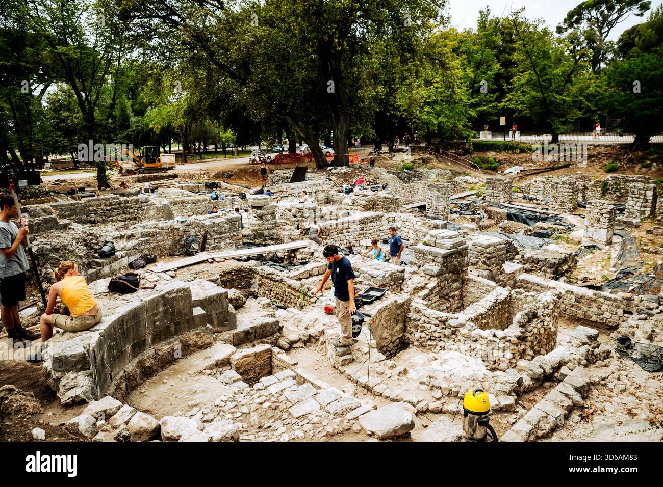 Artefacts dig hi-res stock photography and images - Alamy