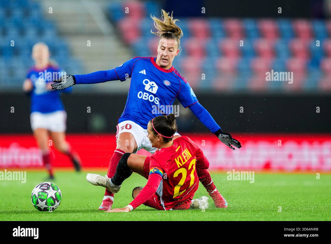 Oslo 20251119. Vålerenga's Stine Brekken and St. Pölten's Jennifer ...