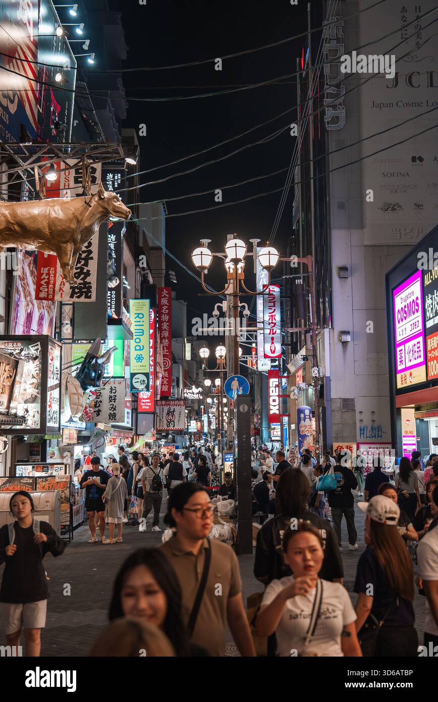 Night crowds along neon lit Dotonbori pedestrian street in Osaka Stock ...