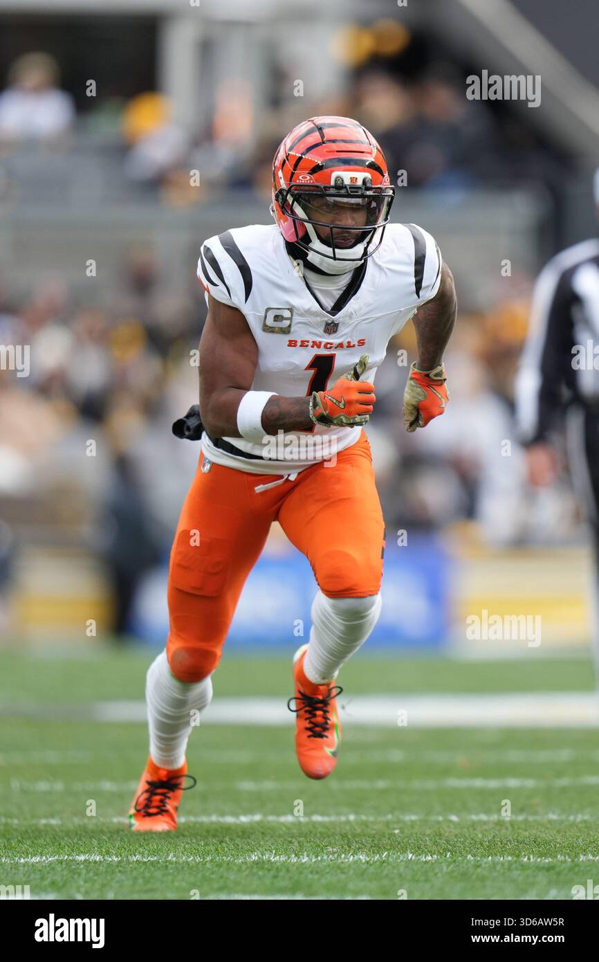 Cincinnati Bengals wide receiver Ja'Marr Chase (1) runs a receiving ...