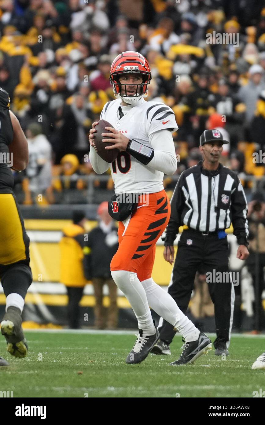 Cincinnati Bengals quarterback Joe Flacco (16) looks for an open ...