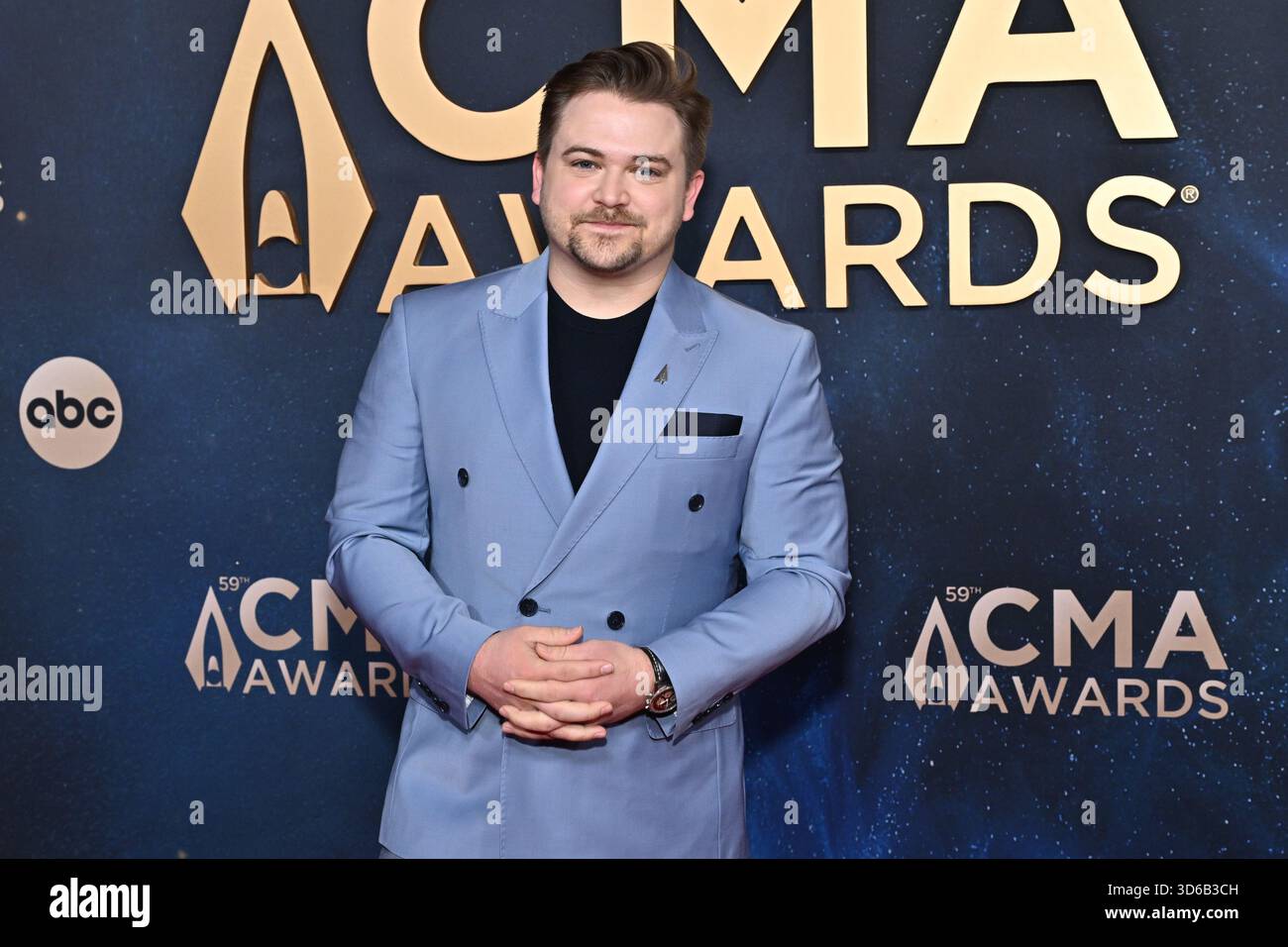 Hunter Hayes arrives at the 59th Annual Country Music Association ...