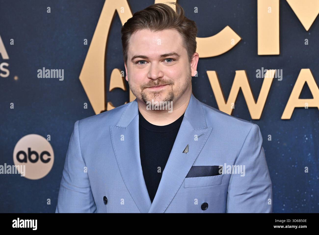 Hunter Hayes arrives at the 59th Annual Country Music Association ...