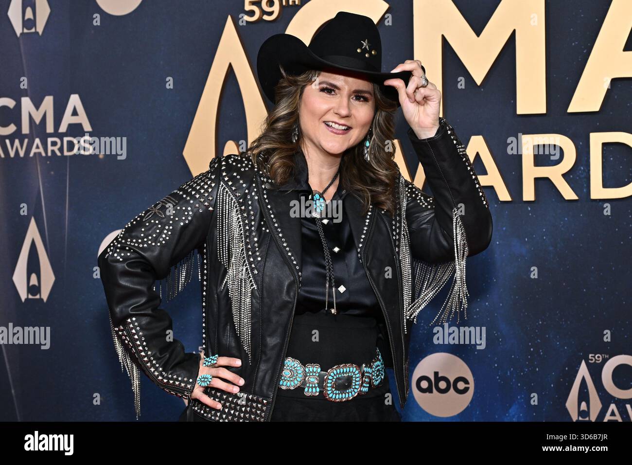 Jenee Fleenor arrives at the 59th Annual Country Music Association ...