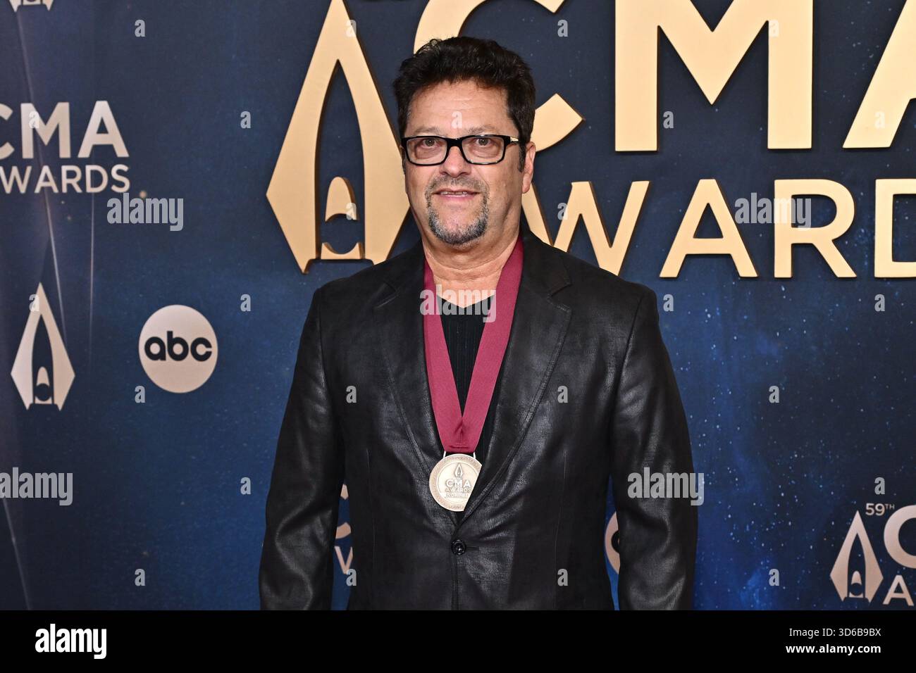 Brent Mason arrives at the 59th Annual Country Music Association Awards ...