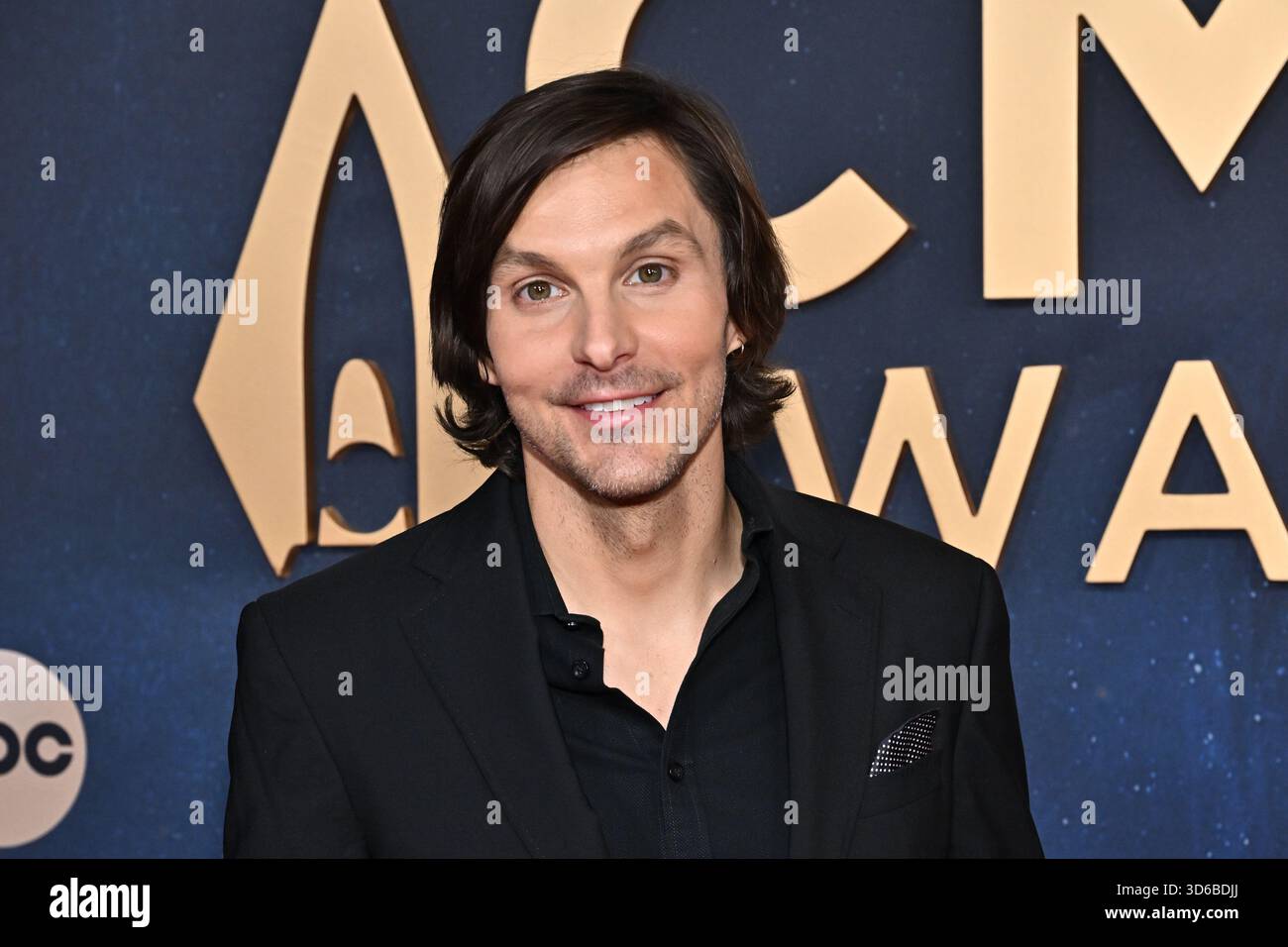 Charlie Worsham arrives at the 59th Annual Country Music Association ...