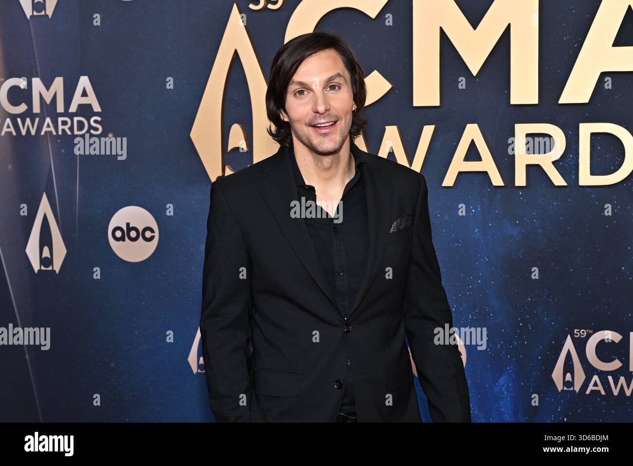 Charlie Worsham arrives at the 59th Annual Country Music Association ...