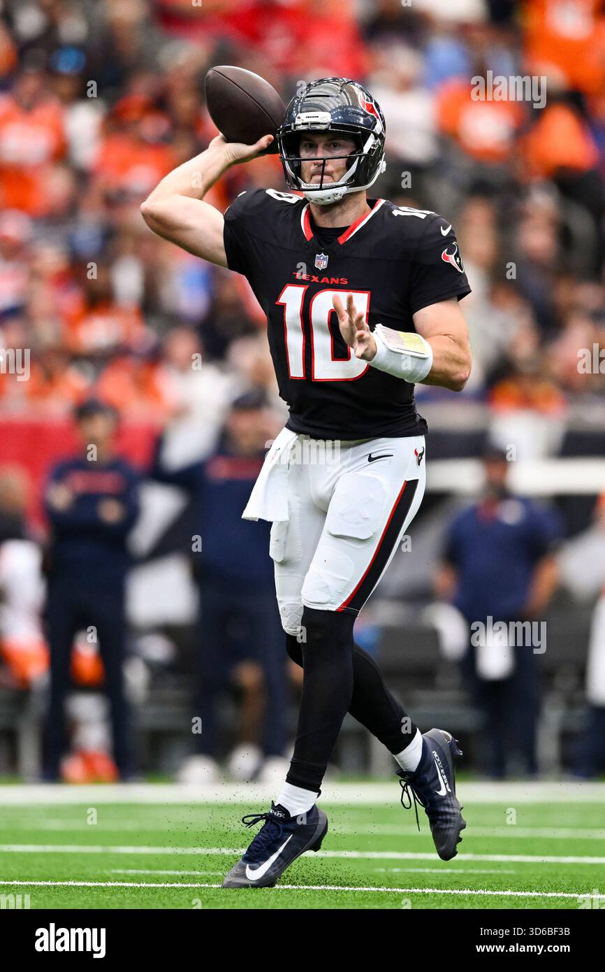 Houston Texans quarterback Davis Mills (10) looks to throw a pass ...