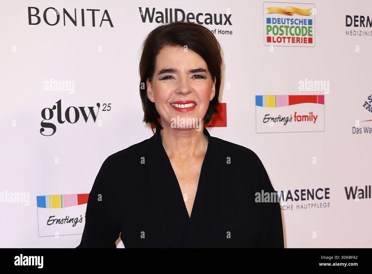 Susanne Daubner attends the 'Goldene Bild der Frau' award at Stage ...
