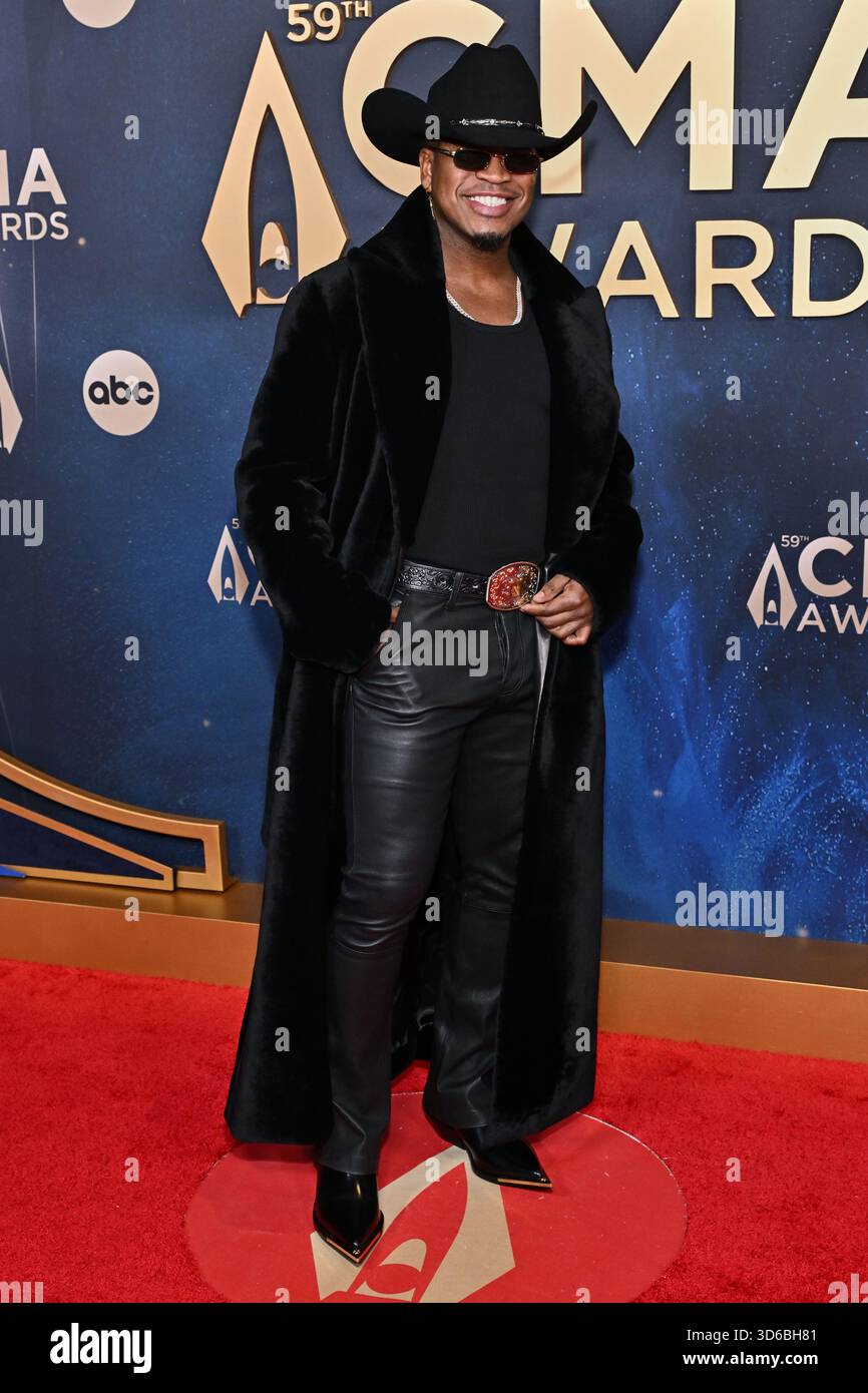 Ne-Yo arrives at the 59th Annual Country Music Association Awards on ...