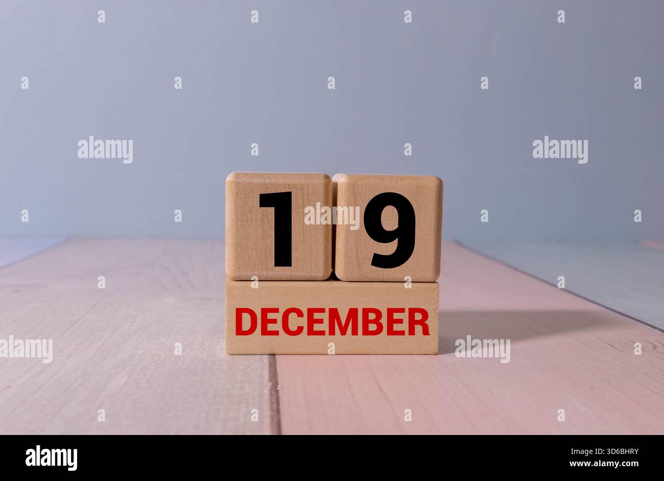 Wooden Perpetual Calendar set to December 19 Stock Photo - Alamy