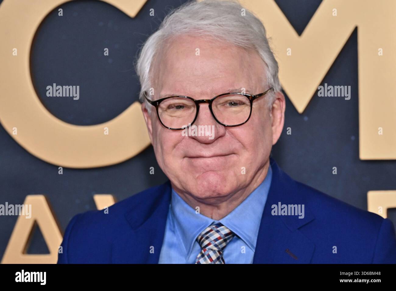 Steve Martin arrives at the 59th Annual Country Music Association ...