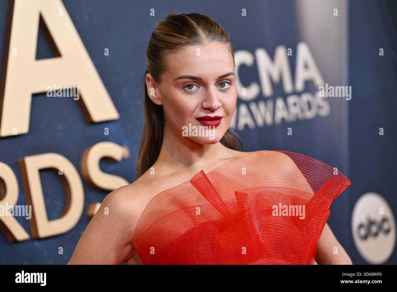 Kelsea Ballerini arrives at the 59th Annual Country Music Association ...