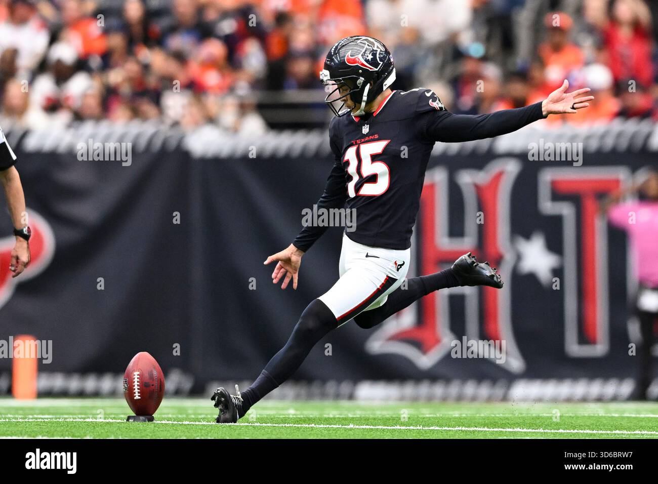 Houston Texans kicker Ka'imi Fairbairn (15) kicks the ball during the ...