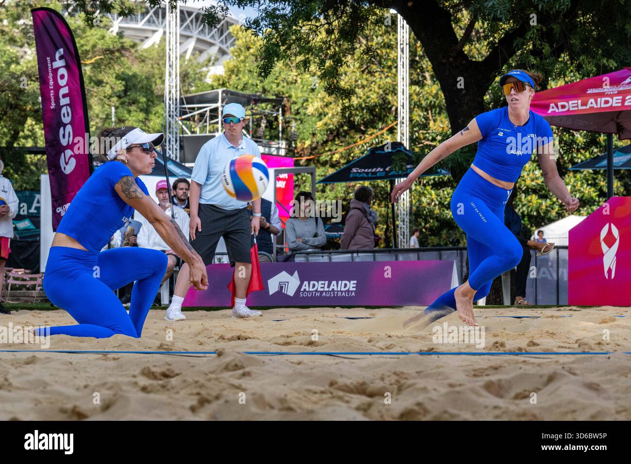 ADELAIDE, AUSTRALIA - NOVEMBER 19: Molly Shaw (Player 1 - USA), Kelly ...