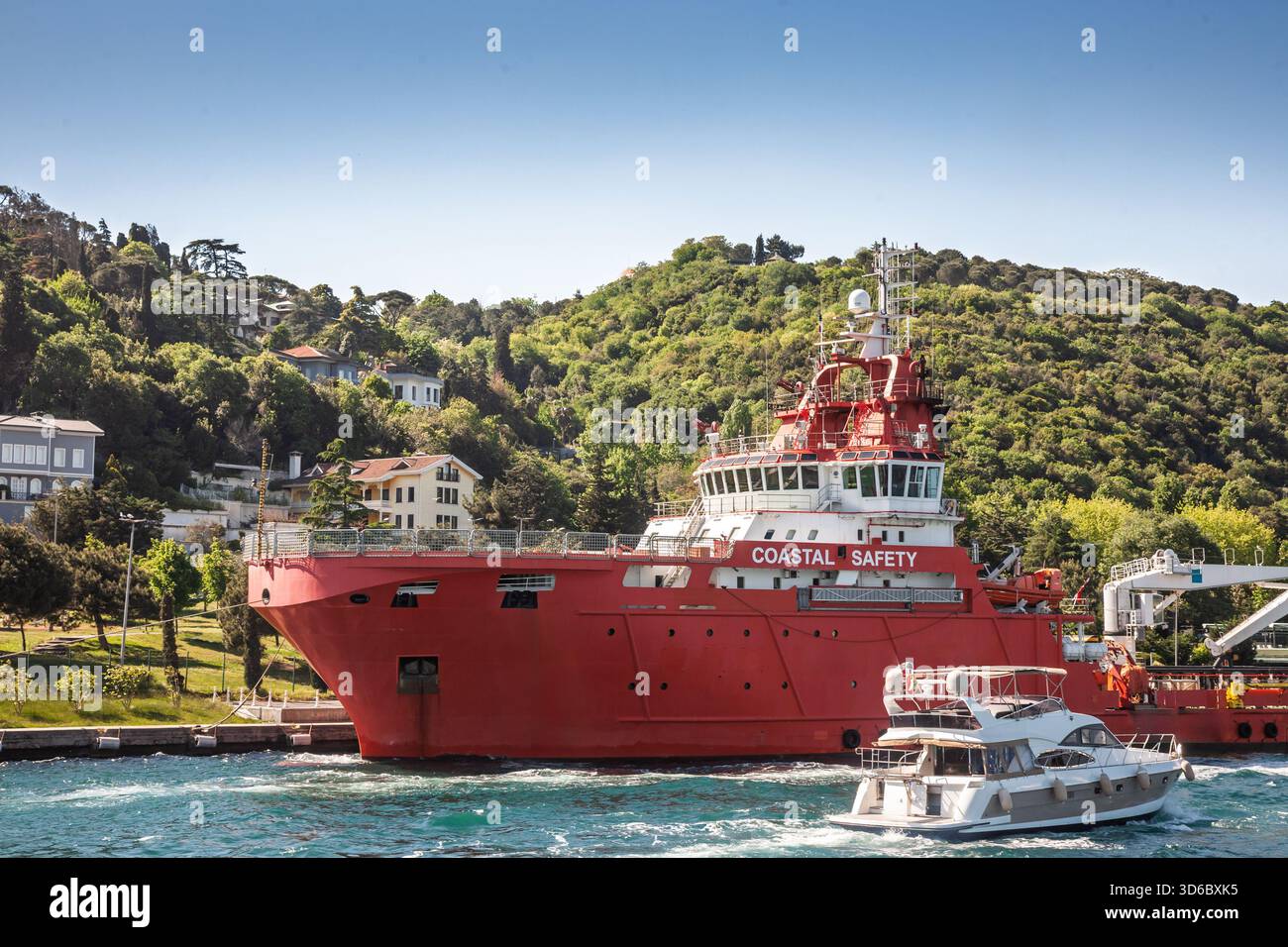 Red coastal safety kiyi hi-res stock photography and images - Alamy