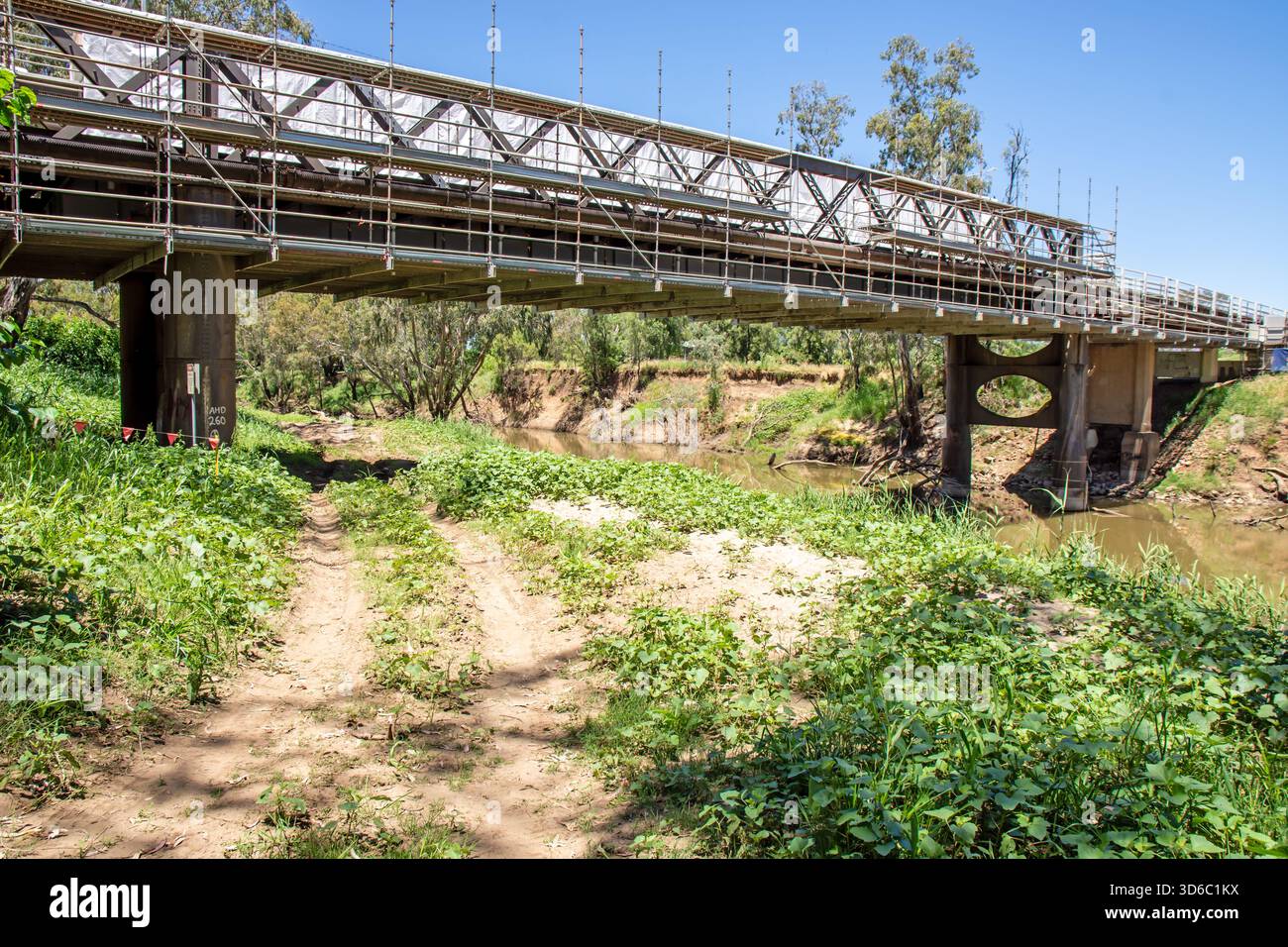 Cohens Bridge, built in 1884, over the Namoi River on Chandos Street at ...