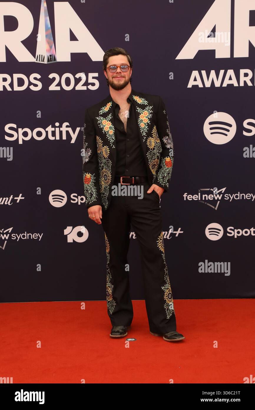 Sydney, Australia. 19th November 2025. Dylan Wright arrives on the red ...
