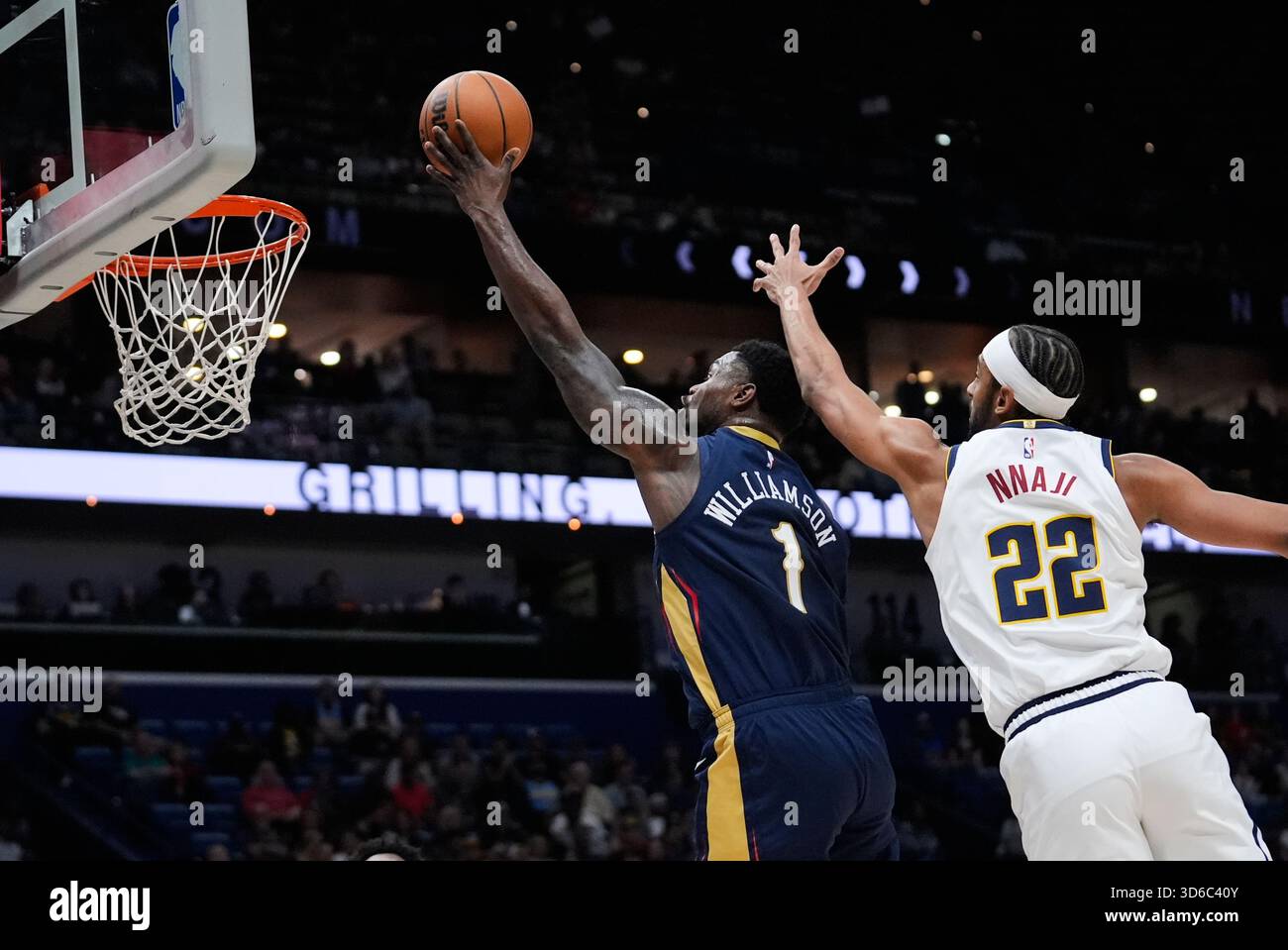 New Orleans Pelicans forward Zion Williamson (1) goes to the basket ...
