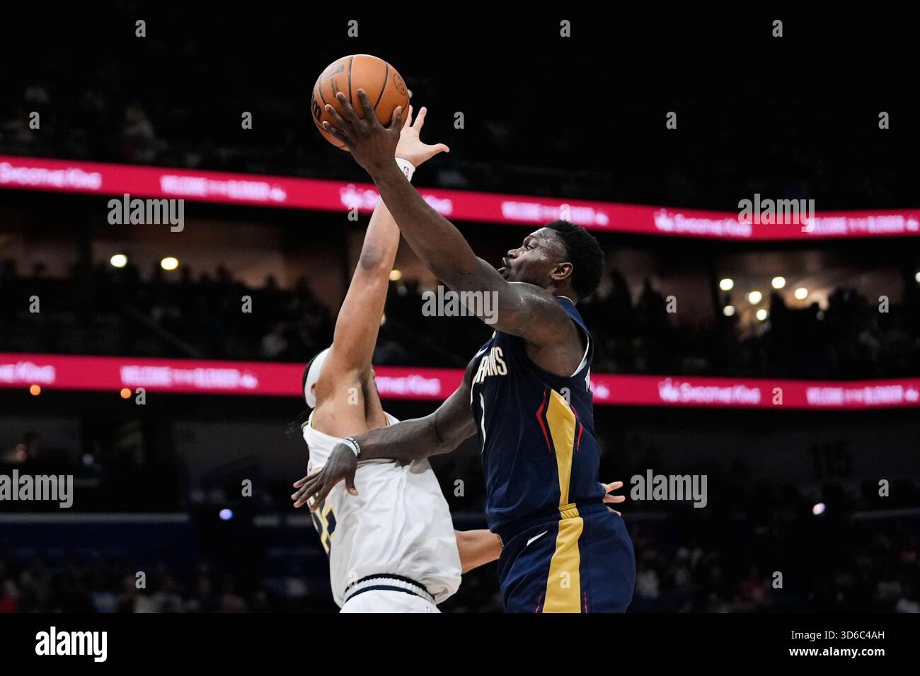 New Orleans Pelicans forward Zion Williamson goes to the basket against ...