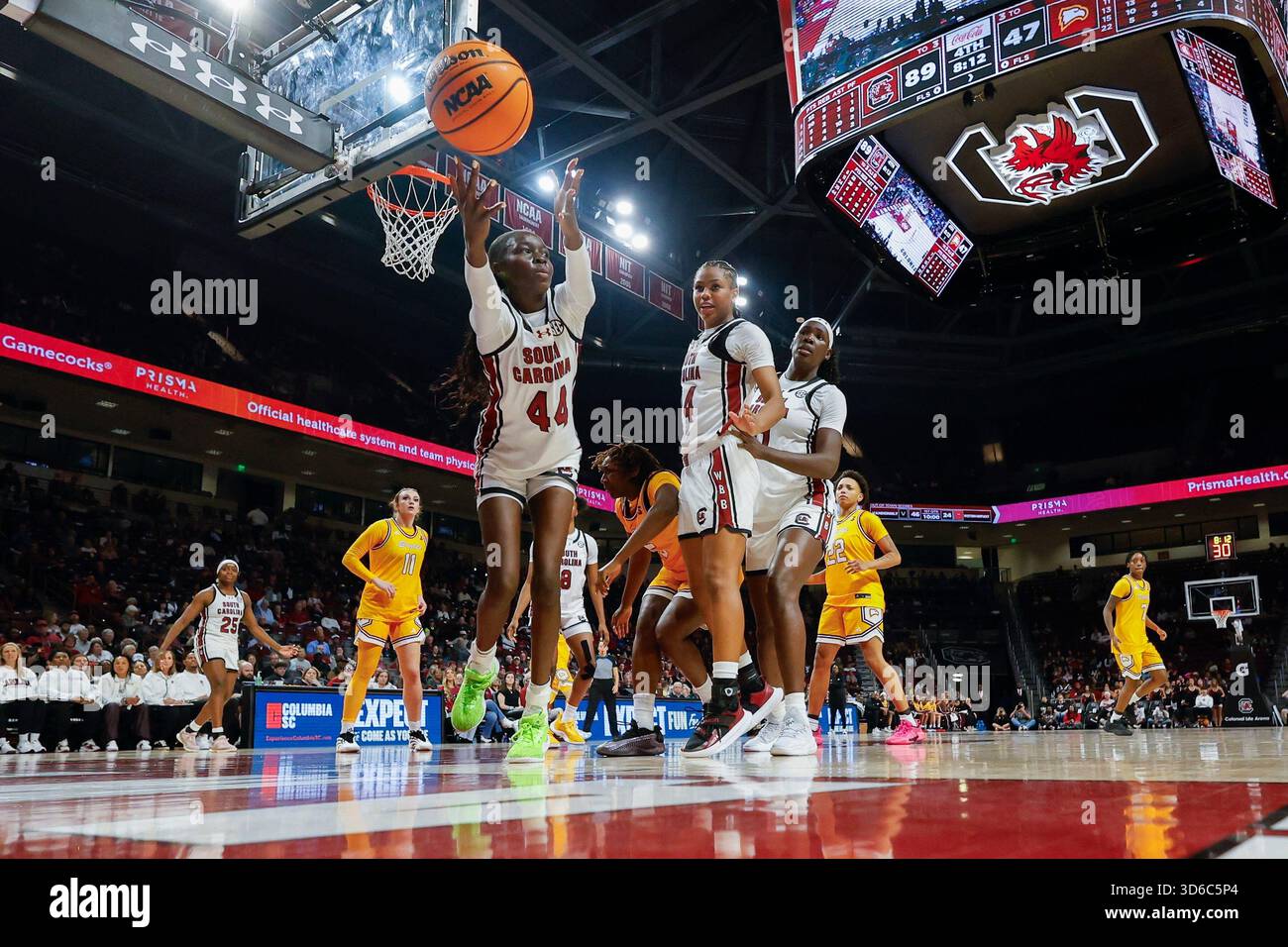 South Carolina guard Agot Makeer (44) reaches for the ball as guard ...