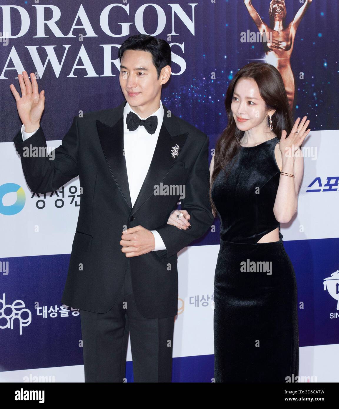 19 November 2025 - Seoul, South Korea : (L to R) South Korean actor Lee ...