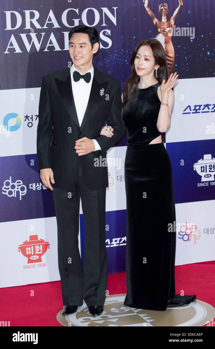 19 November 2025 - Seoul, South Korea : (L to R) South Korean actor Lee ...