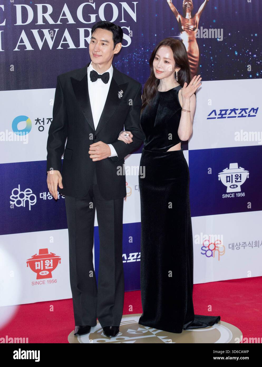 19 November 2025 - Seoul, South Korea : (L to R) South Korean actor Lee ...