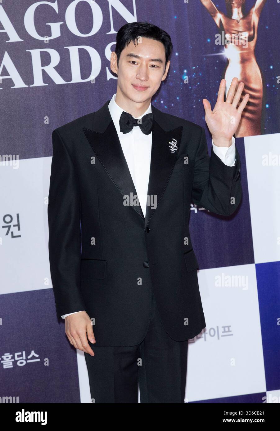 19 November 2025 - Seoul, South Korea : South Korean actor Lee Je-hoon, arrives red-carpet for ...
