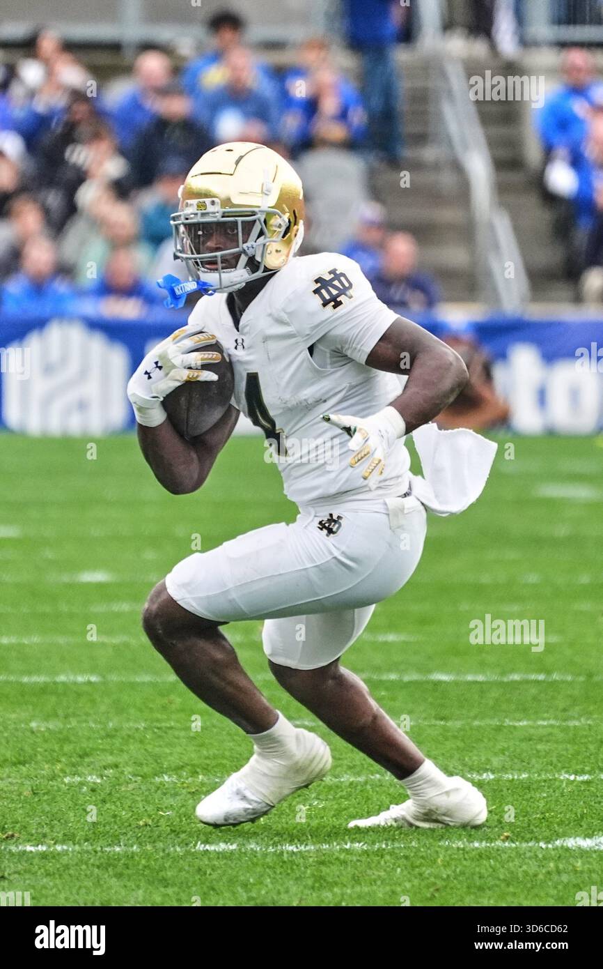 Notre Dame running back Jeremiyah Love (4) carries the ball during the ...