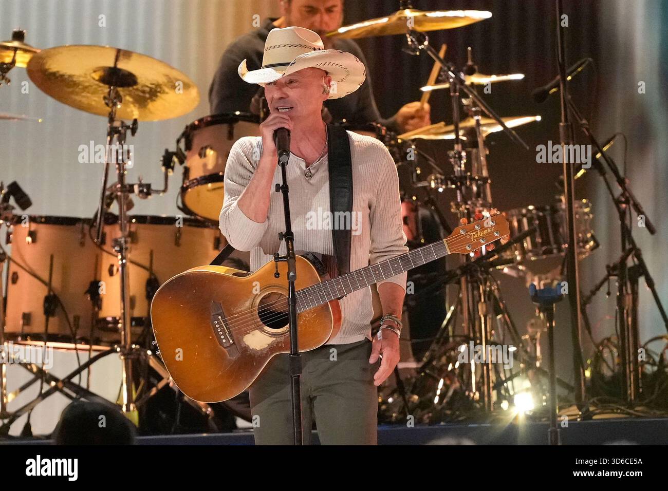 19 November 2025 - Nashville, Tennessee - Kenny Chesney. 59th CMA ...