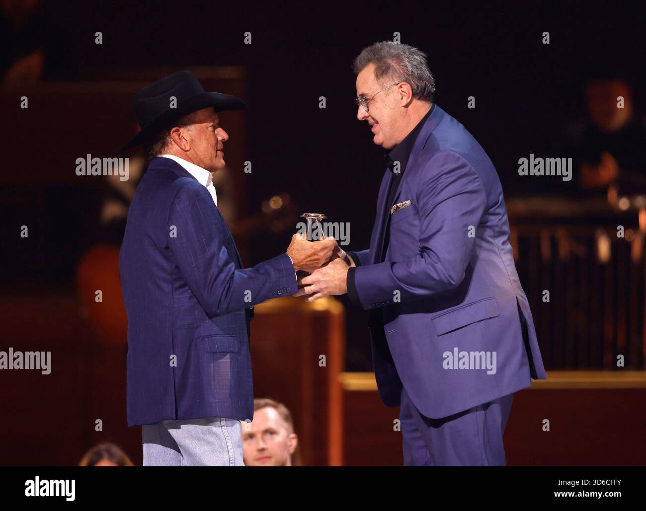 George Strait presents Vince Gill with the Lifetime Achievement Award ...