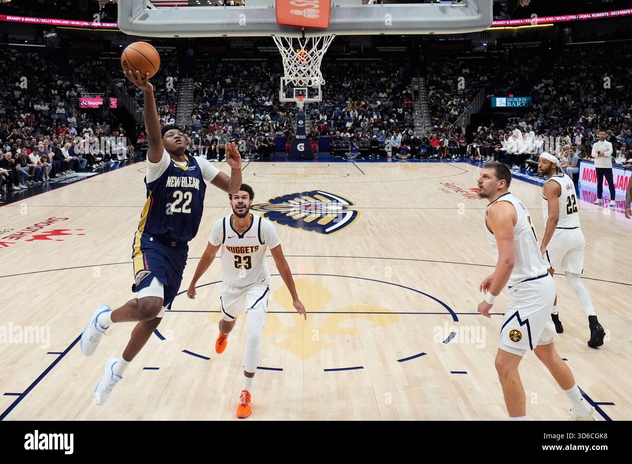 New Orleans Pelicans center Derik Queen (22) goes to the basket against ...