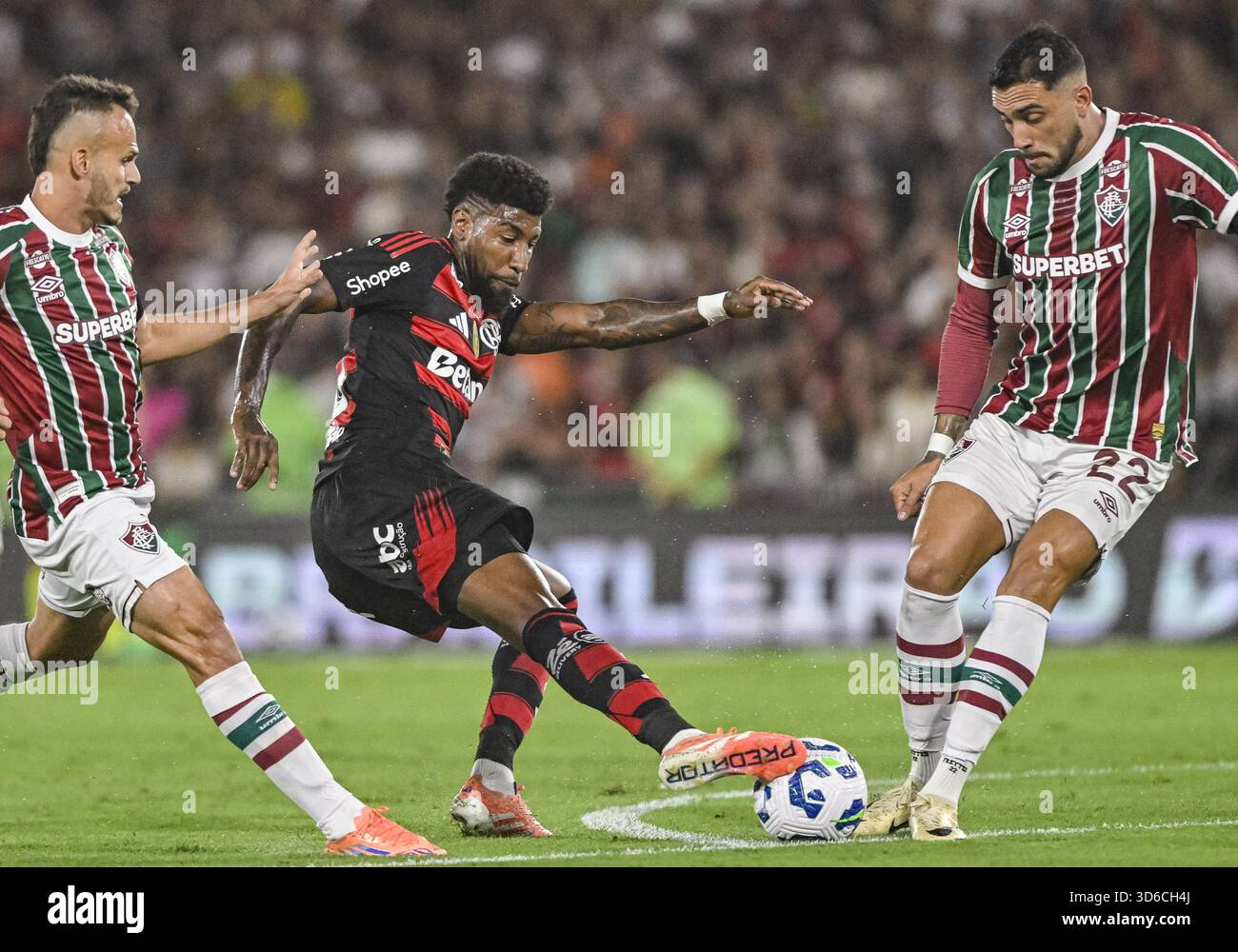 Juan Pablo Freytes of Fluminense and Emerson Royal of Flamengo fight ...