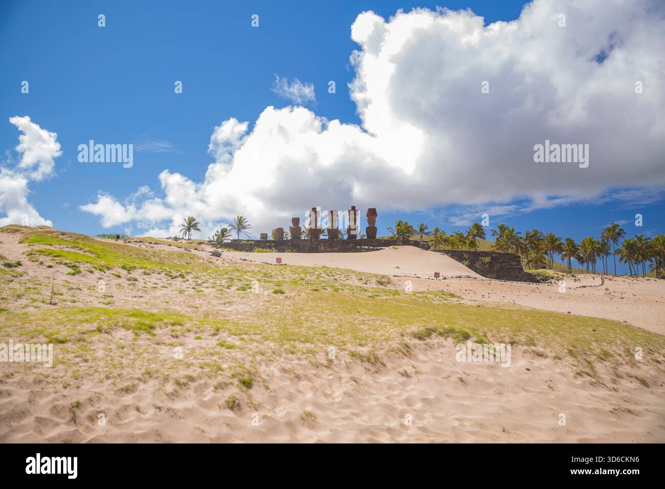 Stone statues of Easter Island, Chile Stock Photo - Alamy