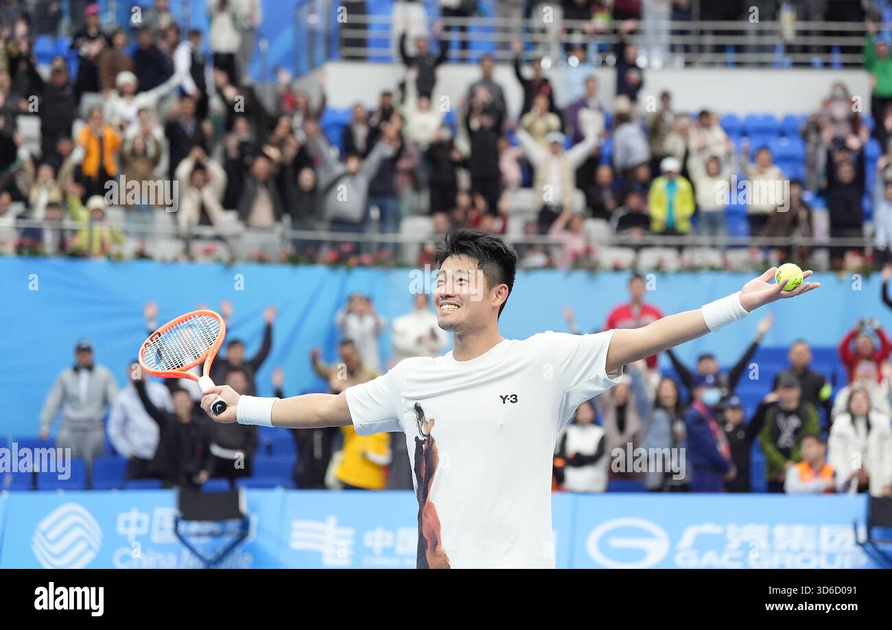 (251120) -- HENGQIN, Nov. 20, 2025 (Xinhua) -- Wu Yibing celebrates ...