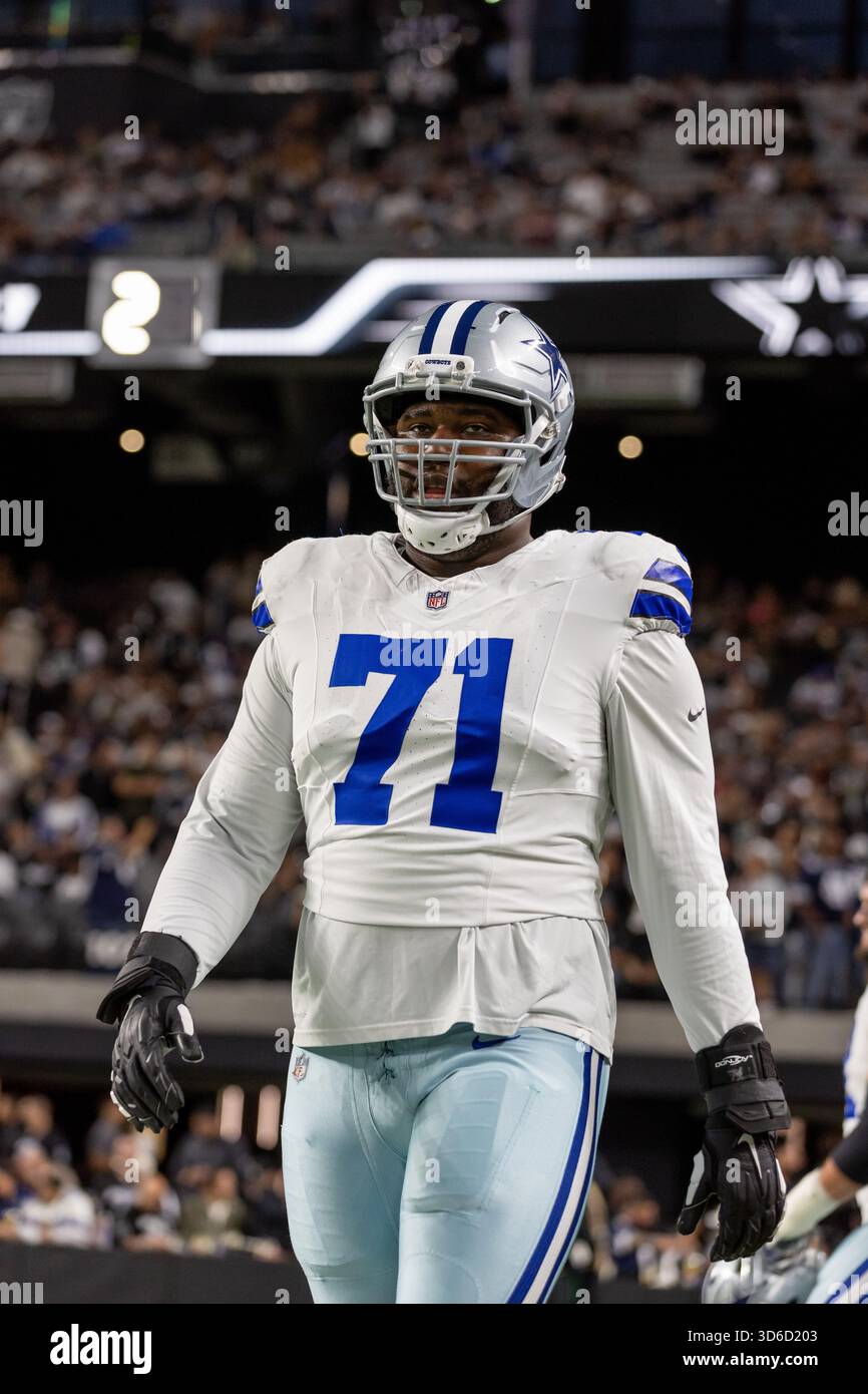 Dallas Cowboys tackle Nate Thomas (71) warms up before playing against ...