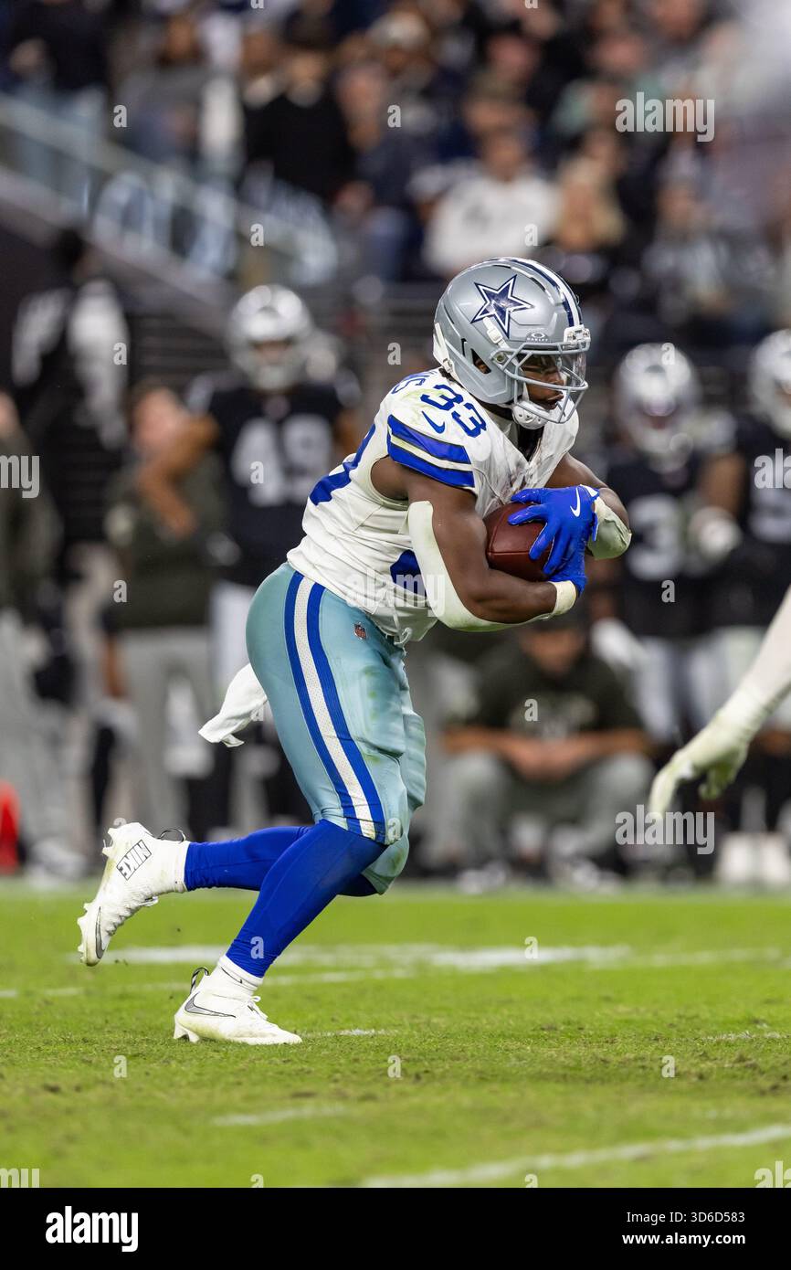 Dallas Cowboys running back Javonte Williams (33) runs the ball against ...