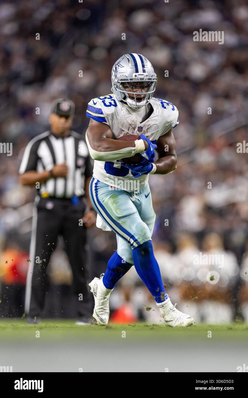 Dallas Cowboys running back Javonte Williams (33) runs the ball against ...