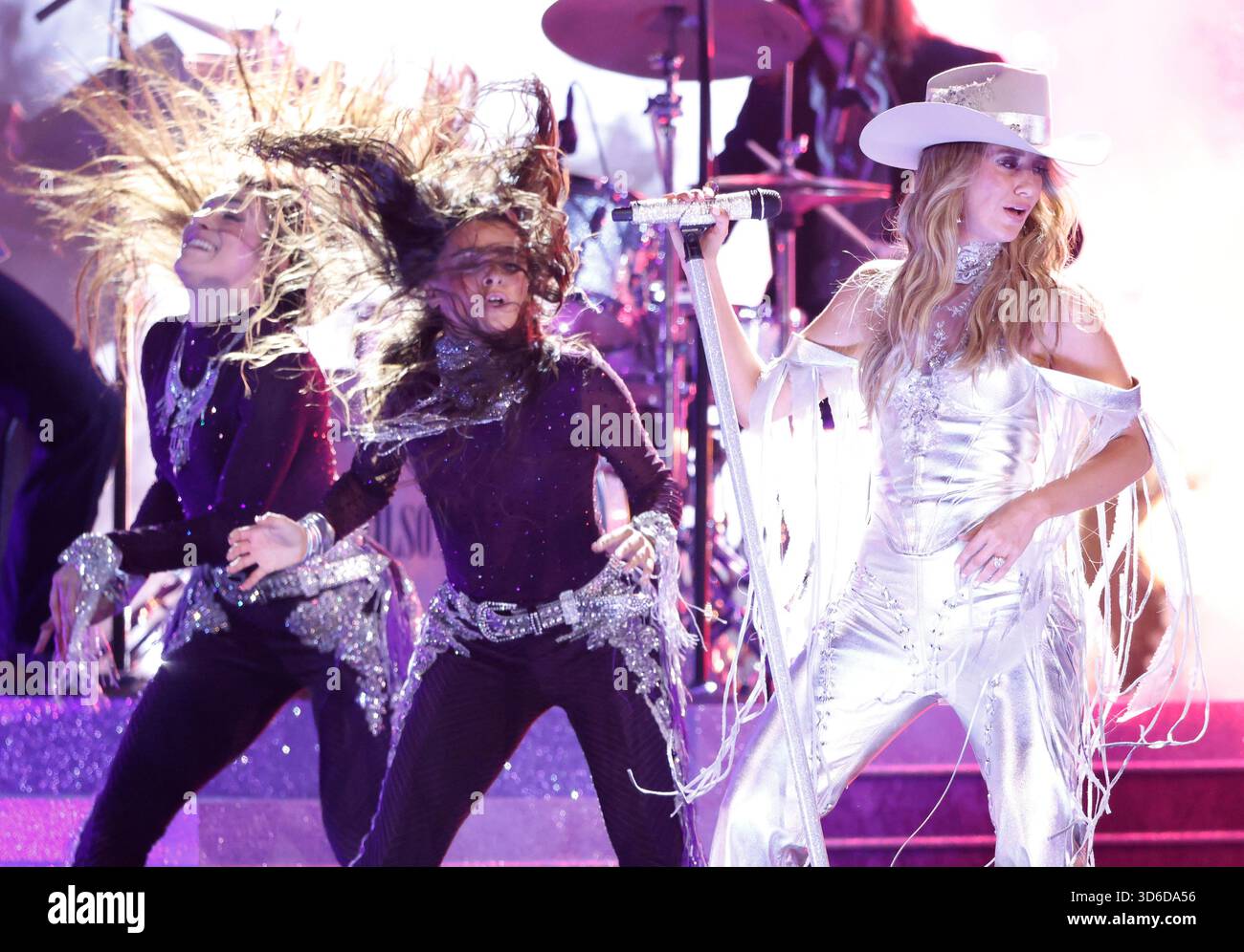 Nashville, United States. 19th Nov, 2025. Lainey Wilson performs at the ...