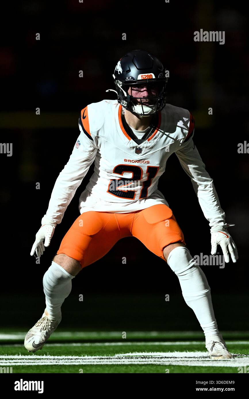 Denver Broncos cornerback Riley Moss (21) defends in coverage against ...