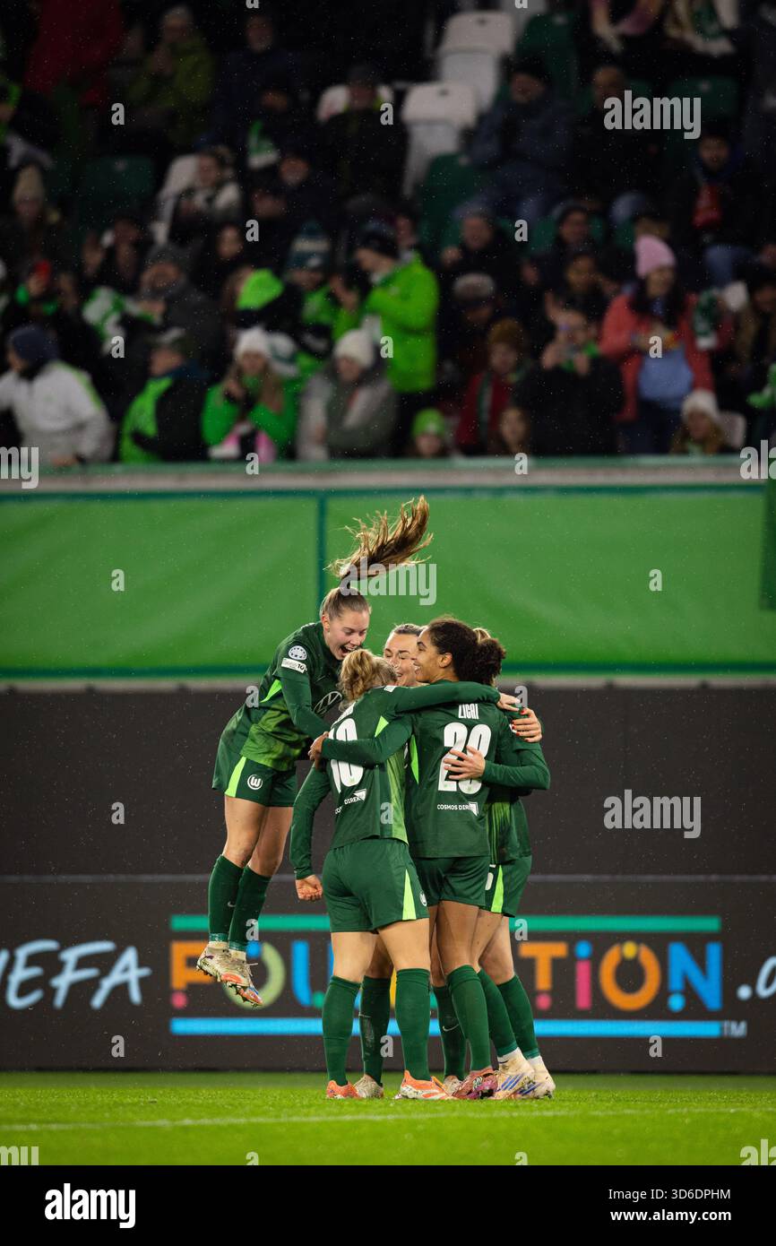 Wolfsburg, Germany. 19th, November 2025. Vivien Endemann (25) of ...