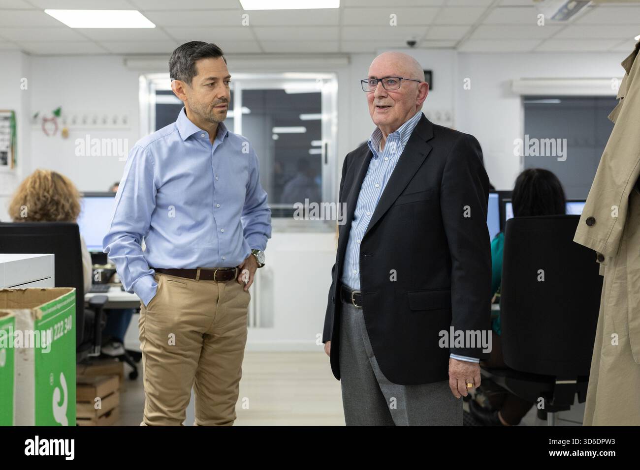 Europa Press Economics Director Juan Carlos Gonzalez (left) with journalist Mariano Gonzalez ...